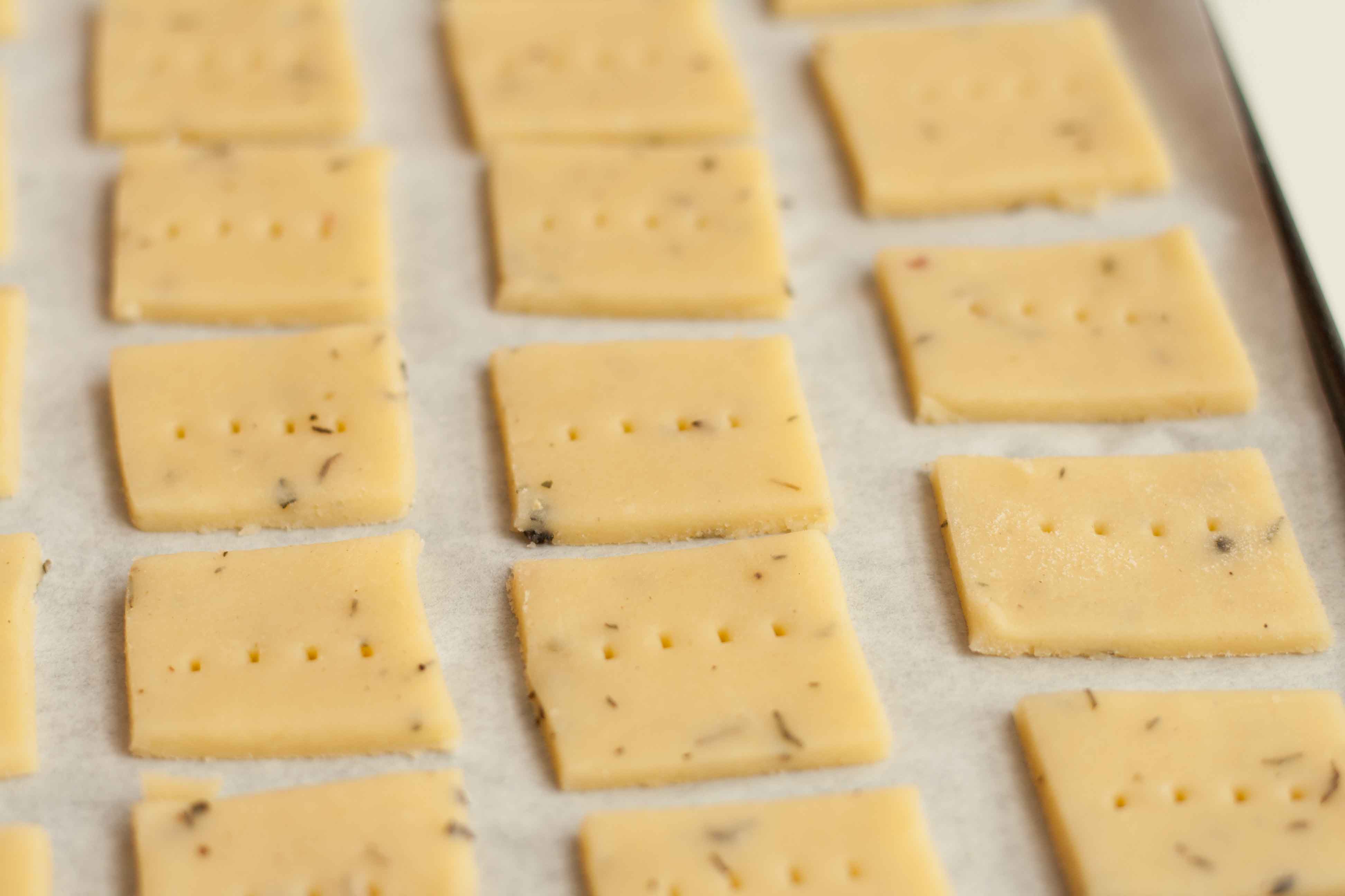 Cheddar & Thyme Crackers – Scaredy-Cat Kitchen